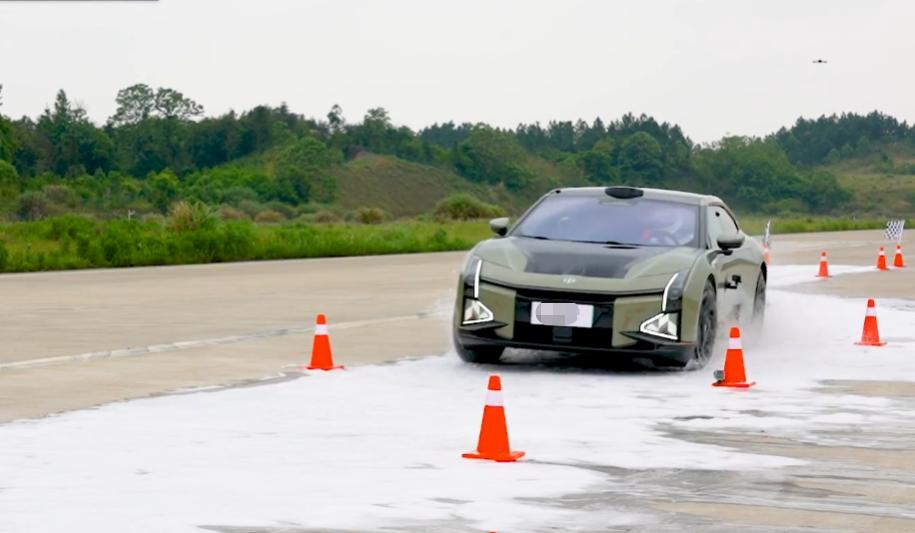 Gaohe HiPhi Z wins the Porsche 911 in the elk test and proves itself ...