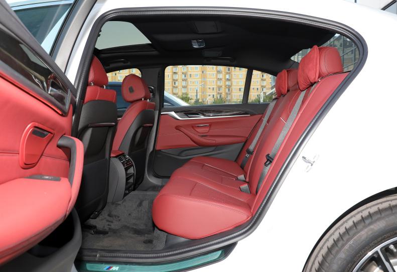 Which Audi A6L, BMW 5 Series and Mercedes-Benz E-Class to Choose? - iNEWS