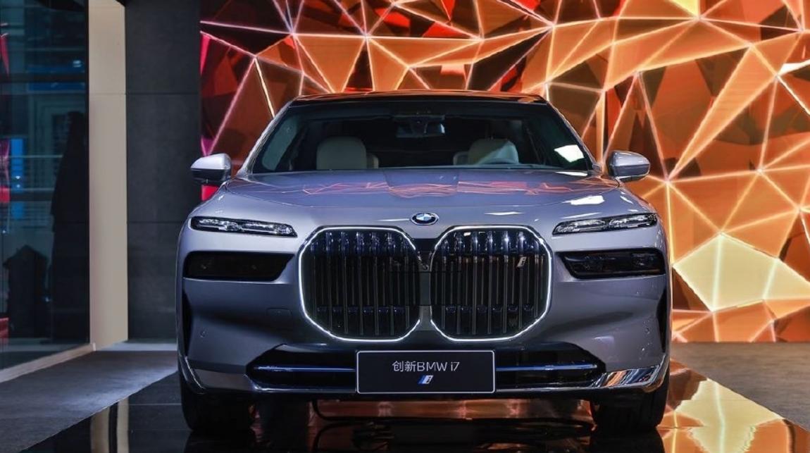 Responsible for the accident, the 7 series is the first to be equipped ...