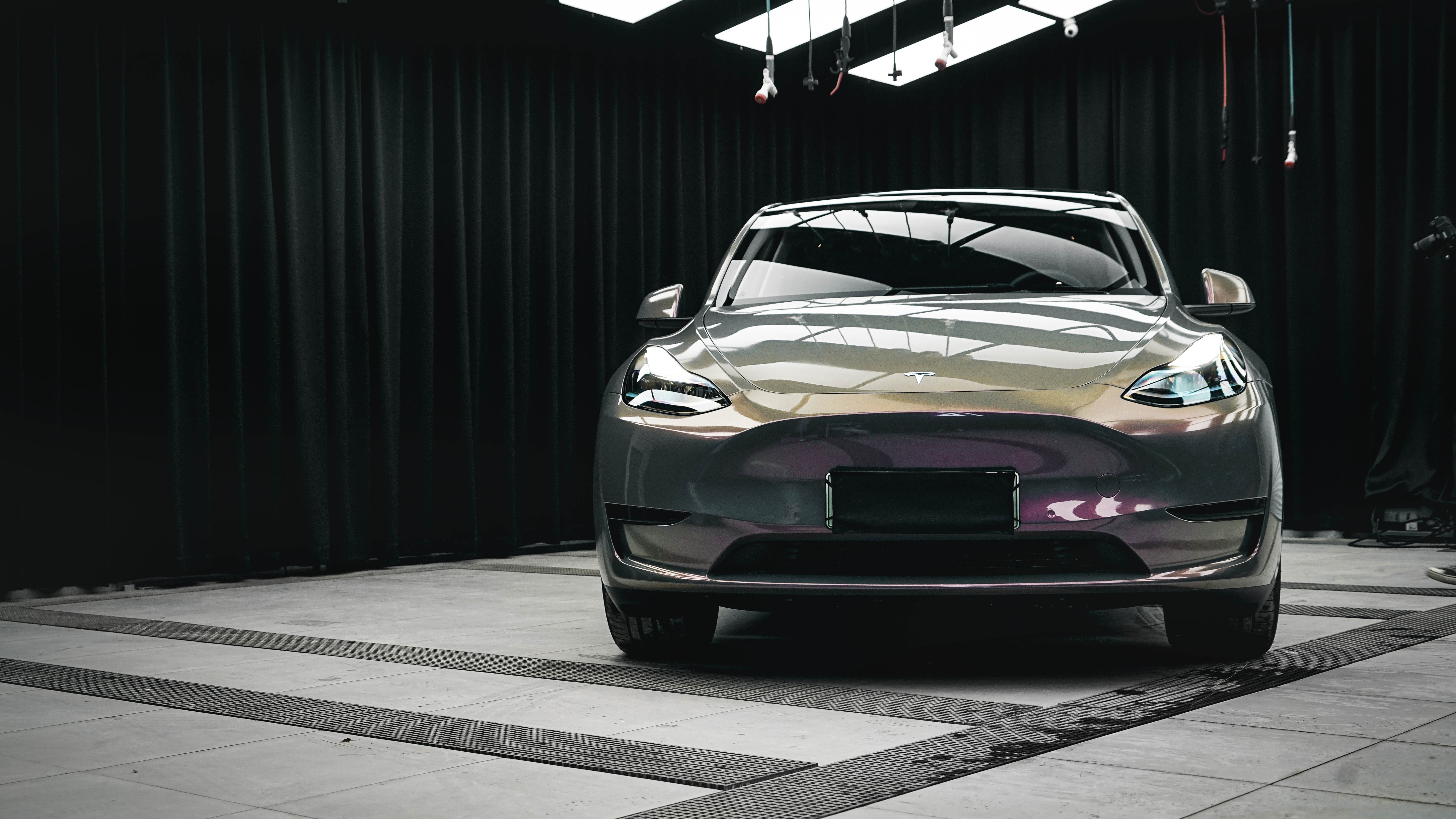 Tesla model Y-Star Gray Phantom - iNEWS