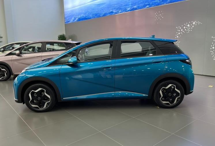 The monthly sales volume exceeds 26,000 vehicles, and the battery life ...