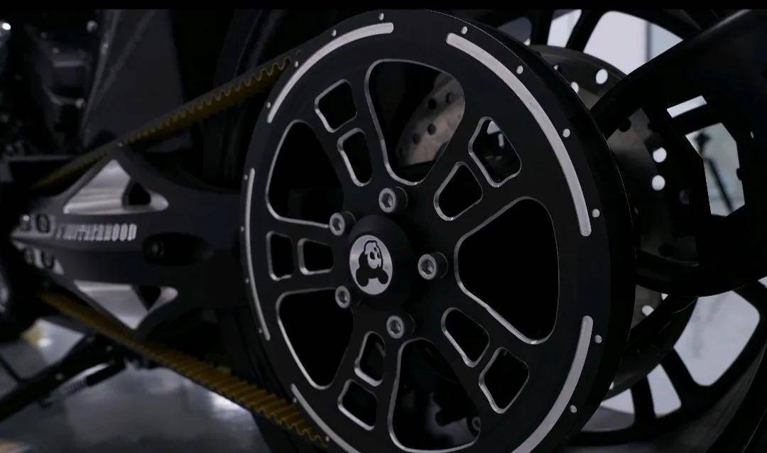 Equipped with an 800cc V-cylinder engine and dual-channel ABS, how ...