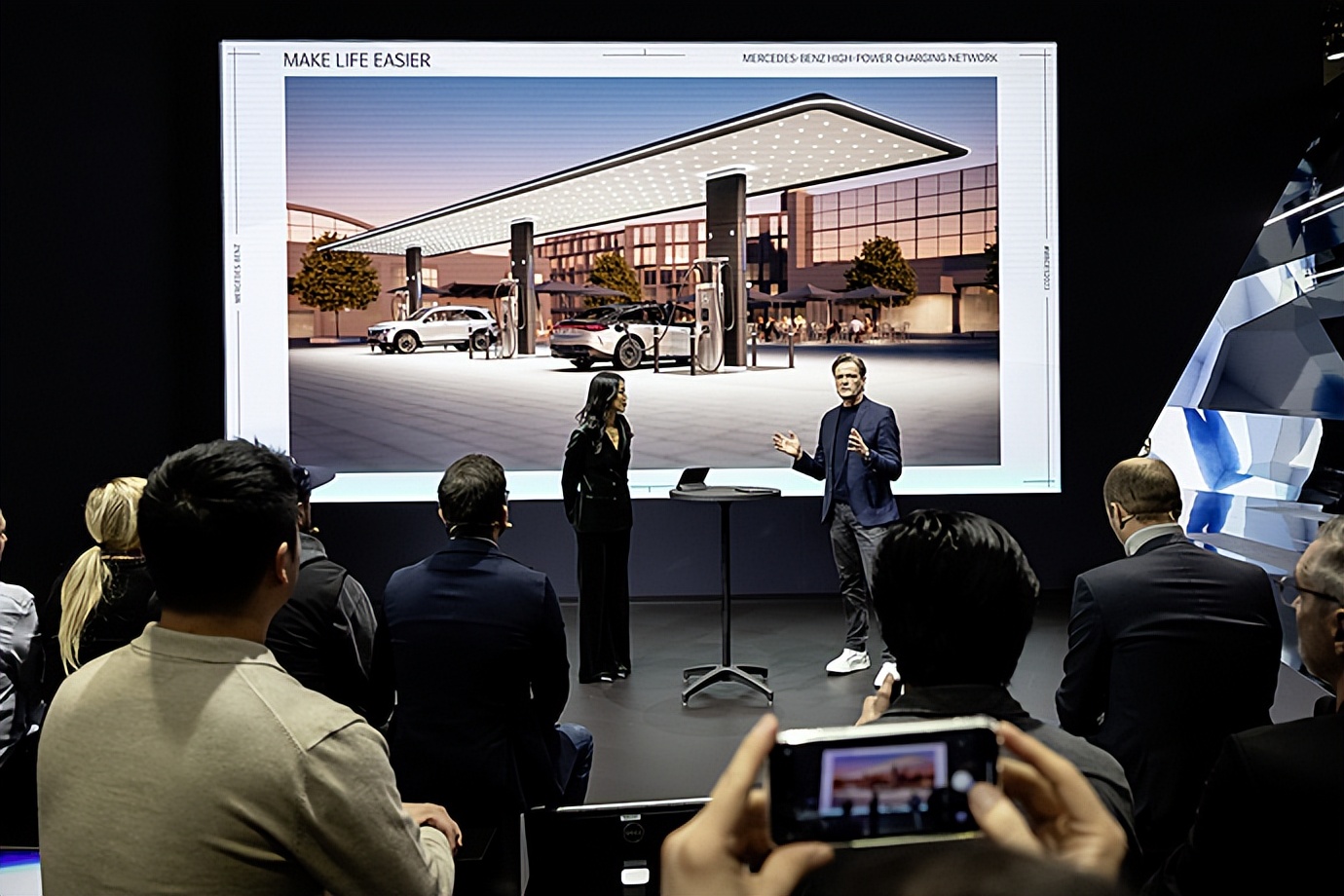 Challenge Tesla, Mercedes-Benz invests $1 billion to build charging ...