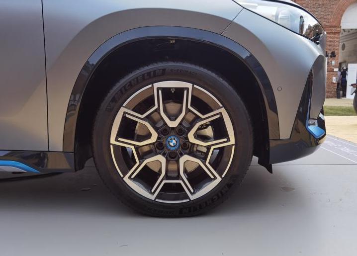 BMW has launched a new iX1, with a length of 4 meters 5, with four ...