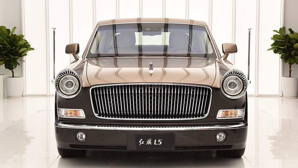 Guess it still needs a political review to buy it?Hongqi's new L5 spy ...