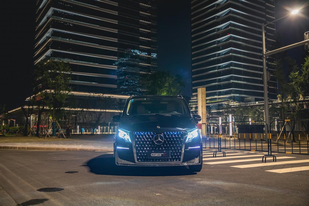 The galaxy in the summer night sky is shining-the new Mercedes-Benz V ...