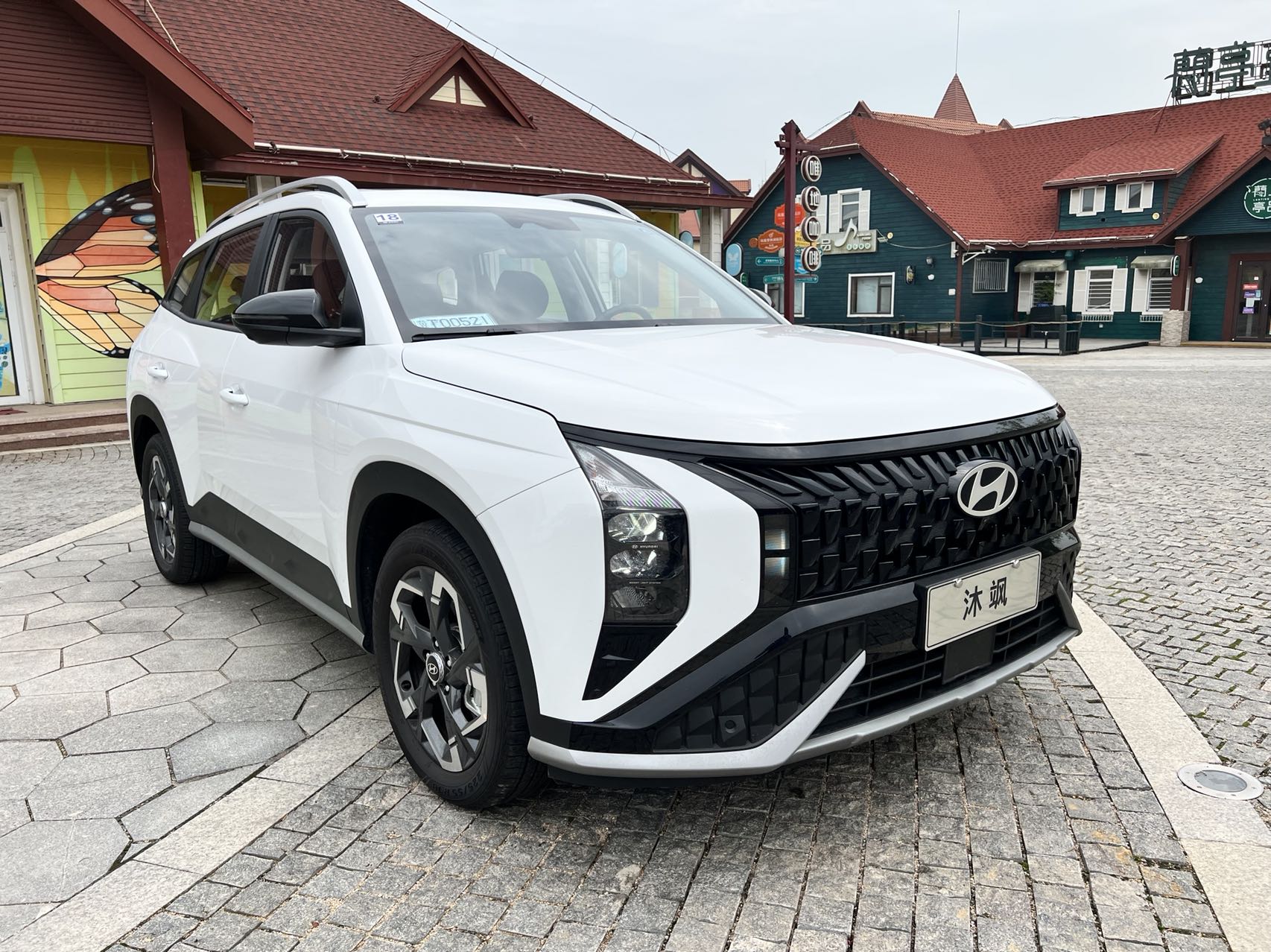 A smart home SUV with two bedrooms and one living room, Musa creates a ...