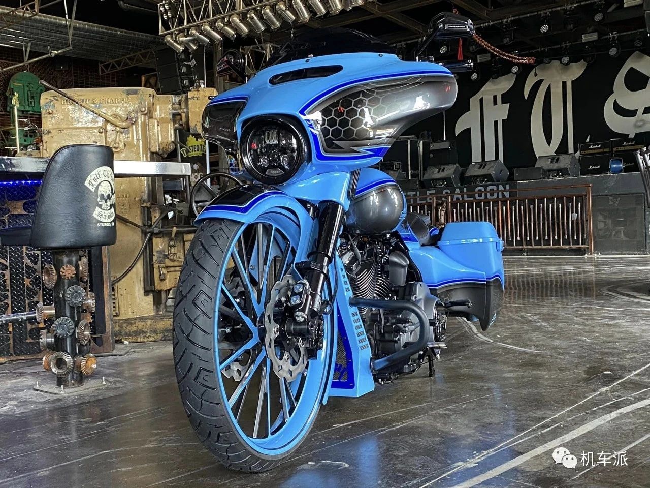 Royal Blue Harley Boulevard Gliding Bagger Modification Appreciation ...