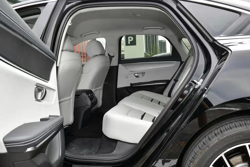 Is the BYD e9 with comfort, power and appearance enough for you? - iNEWS