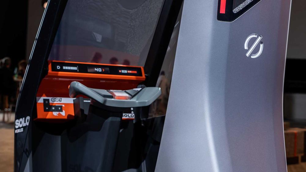 Urban commuter artifact Renault single-seat mini tram Solo official map ...