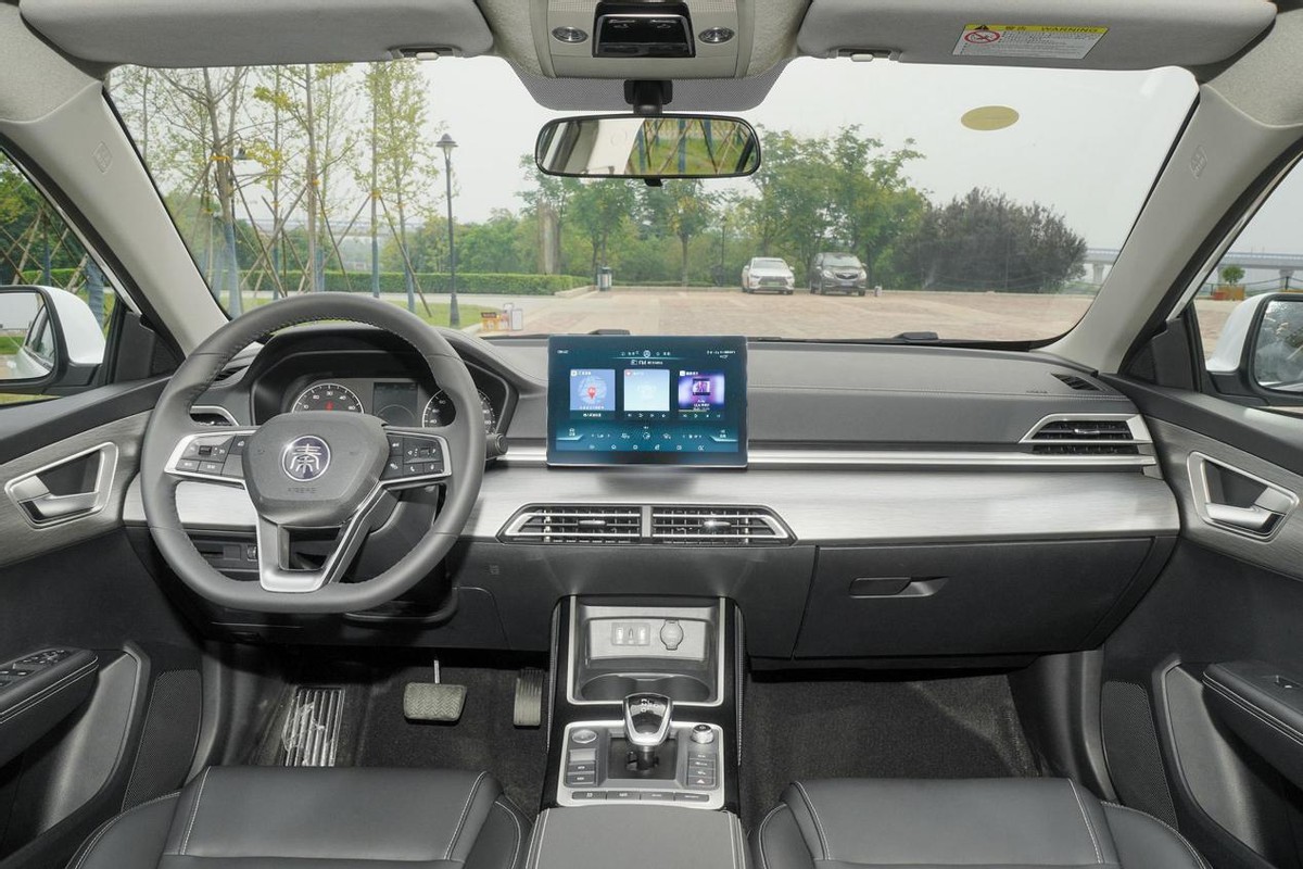 Real shot Qin EV, with 421 battery life and fast charging, can it ...