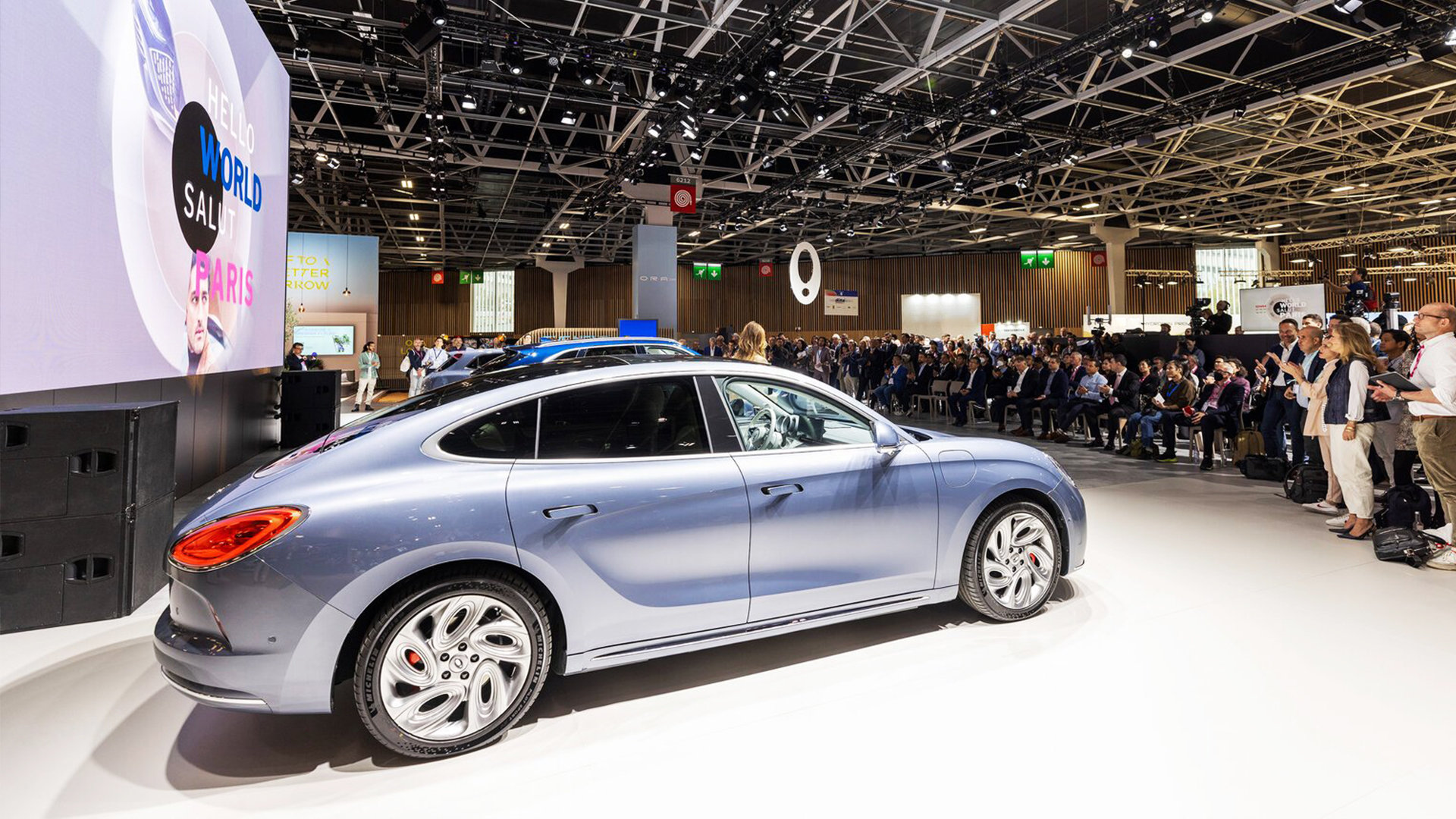 Lightning cat debut: frameless door breaks 100 in 4 seconds, electric rear wing is too showy - iNEWS