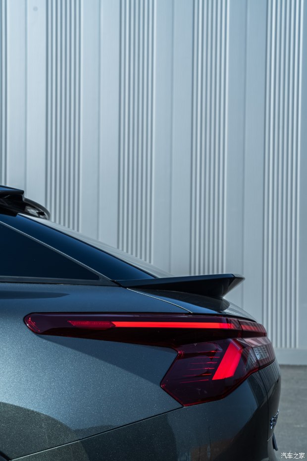 Versailles C5X Born Advanced - iNEWS