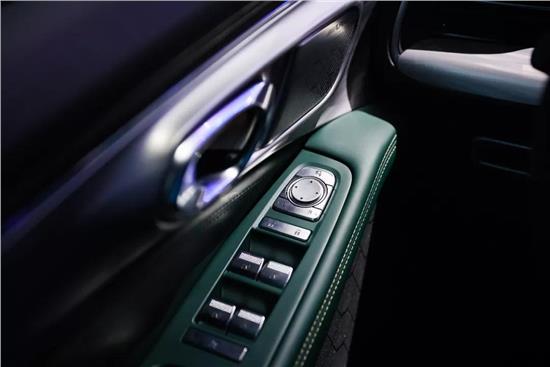 China's luxury MPV leader luxury "mobile private club" - iNEWS