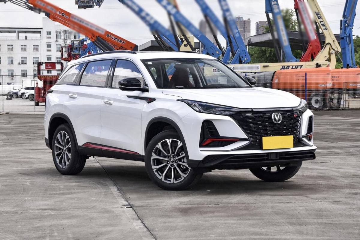 Real shot Changan CS75 PLUS sub-top configuration, 2.0T+8AT power, large space and high value ...