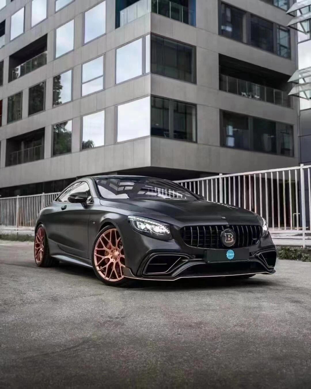 Mercedes-Benz W246 modified with pneumatic shock absorbers, low-lying ...