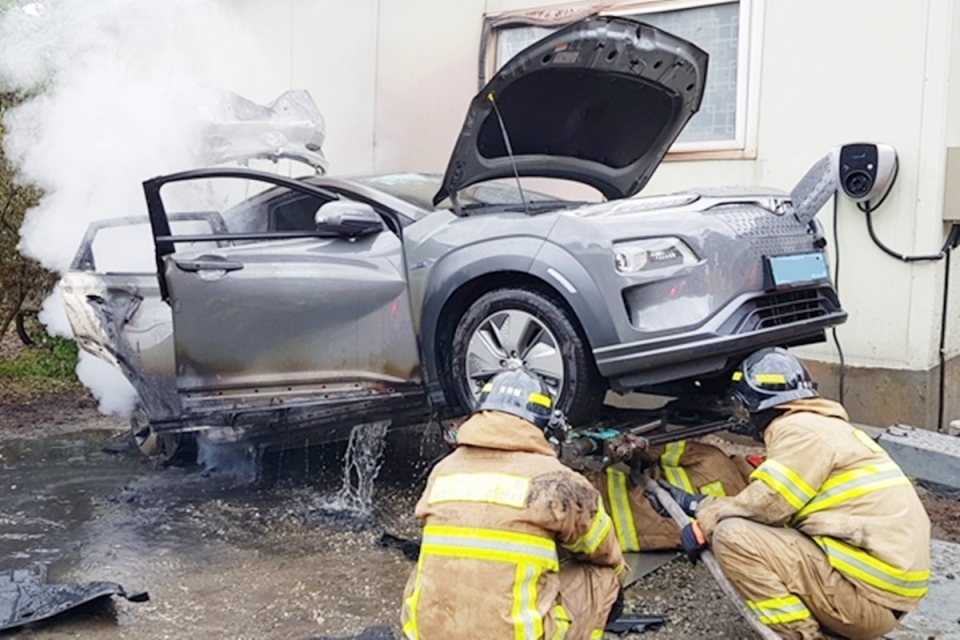 Electric cars are on fire!It is recommended to develop special fire ...