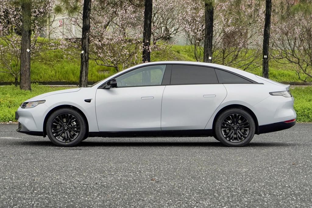 The industry's first variable architecture oil-cooled electric drive ...