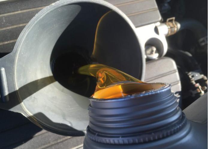 Engine burst, burns tiles?Maybe it's the engine oil! - iNEWS