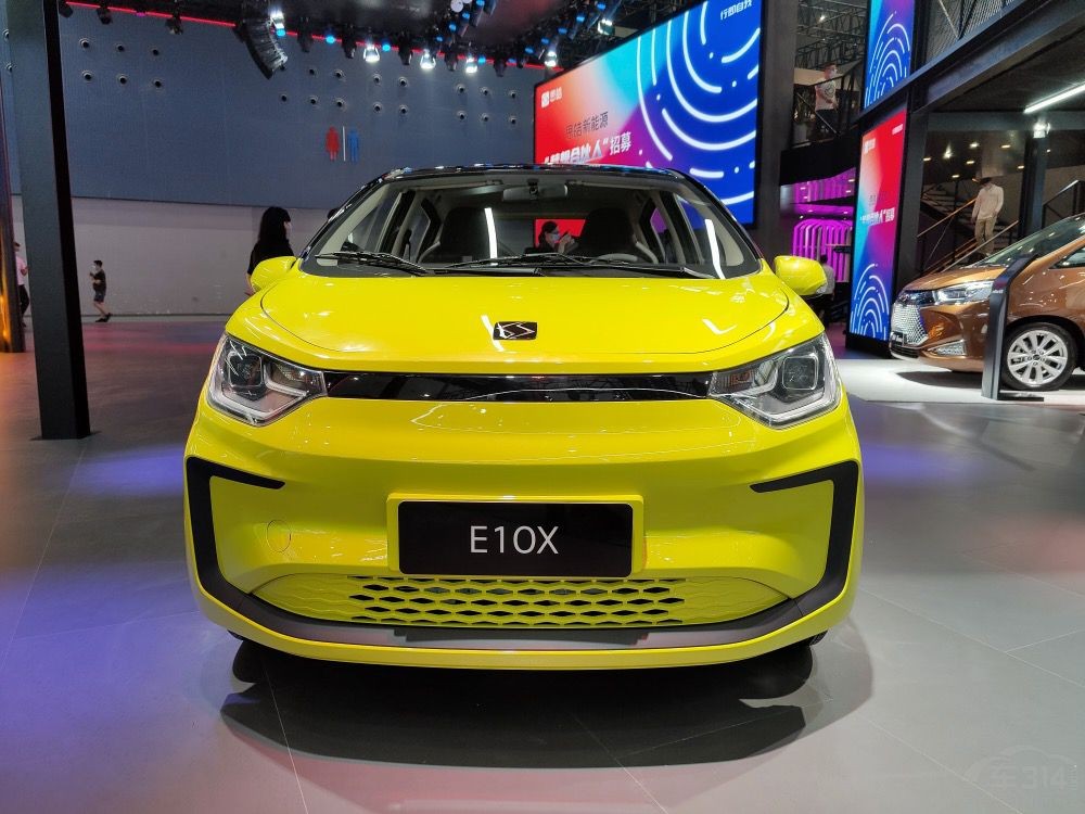 Who would you choose as a scooter QQ ice cream and Sihao E10X? - iNEWS