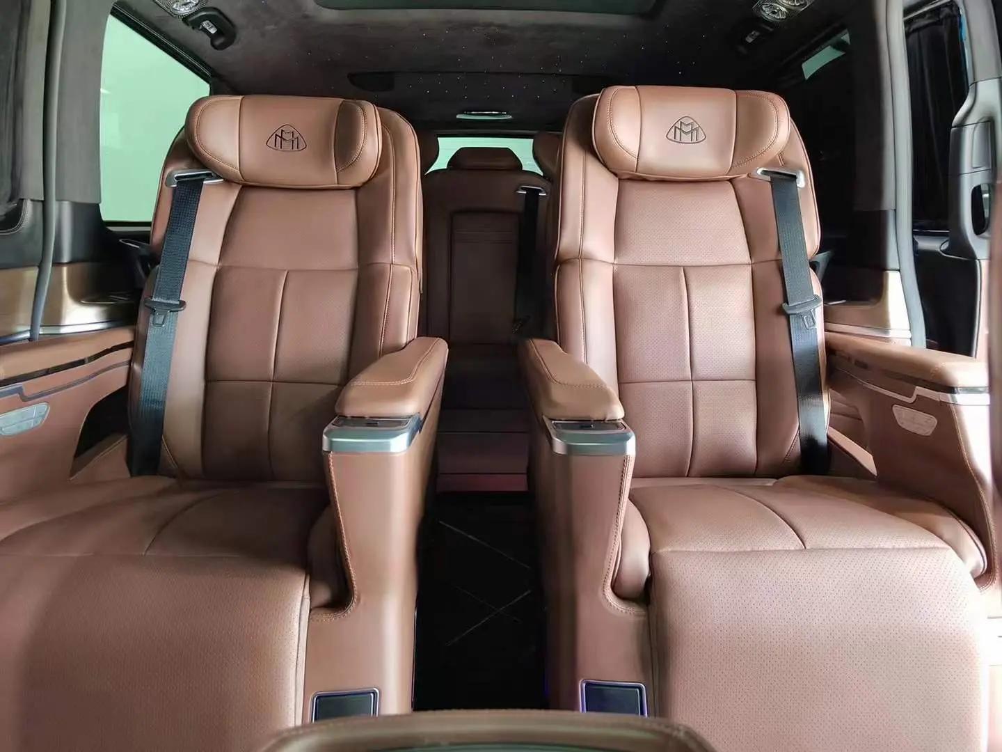 Business reception, stable and atmospheric, Mercedes-Benz V260L dark ...