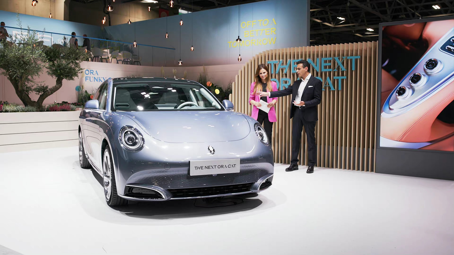 Lightning cat debut: frameless door breaks 100 in 4 seconds, electric ...