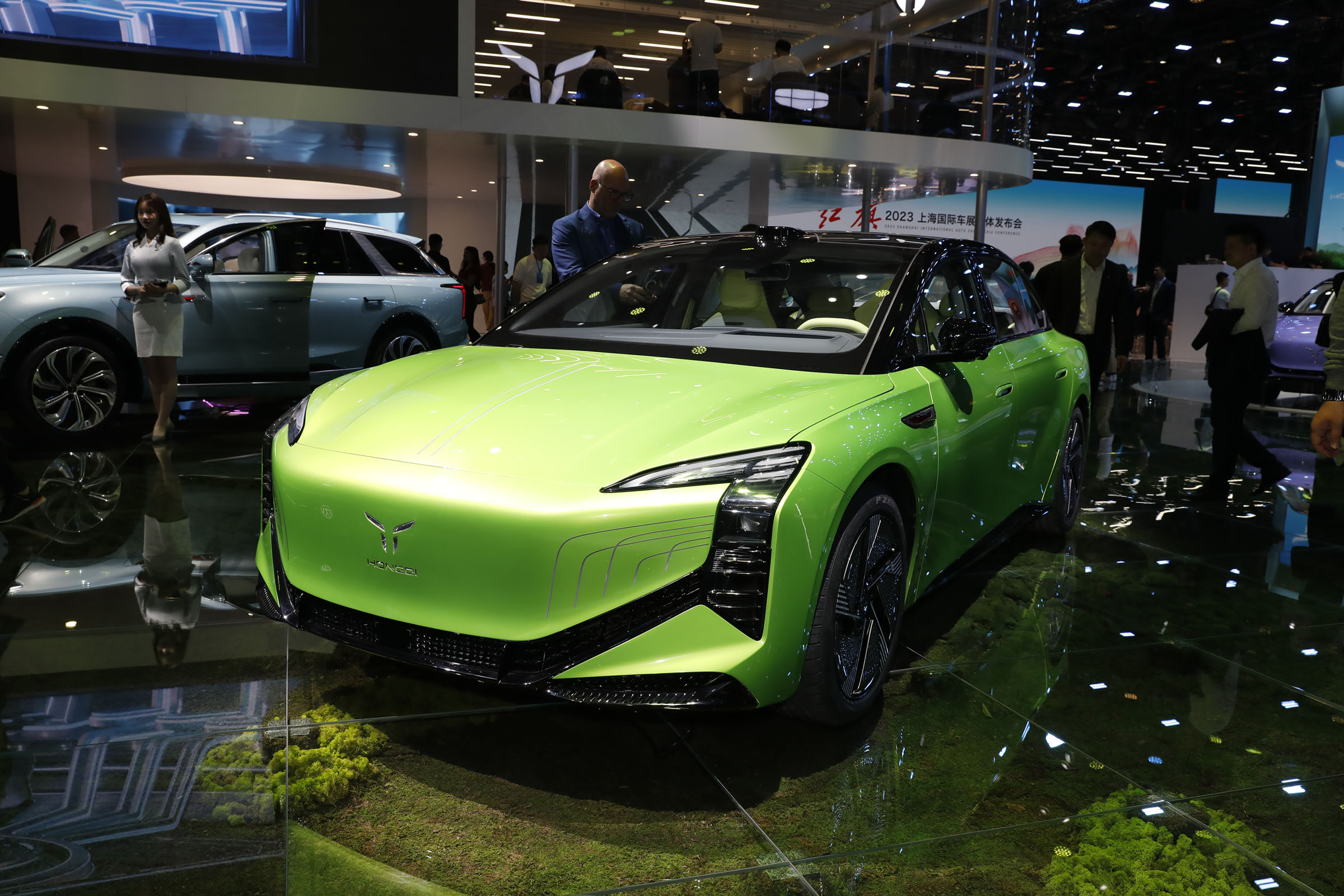 Hongqi E001 unveiled: the combination of luxury and technology in high-end new energy vehicles ...