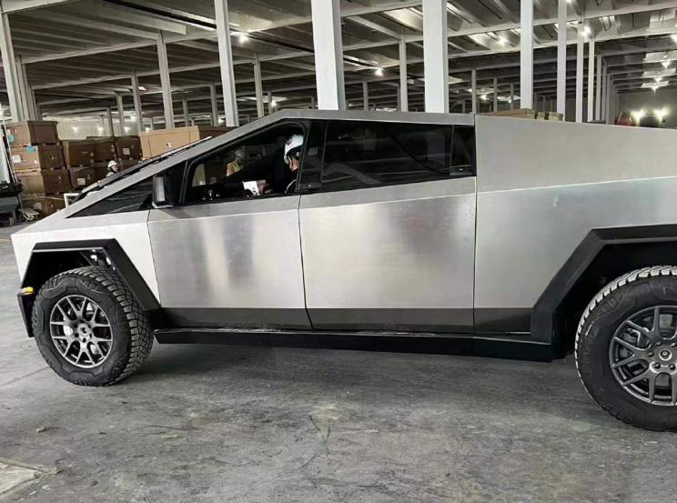 Tesla Cybertruck production version spy photos exposed!Large size AT ...
