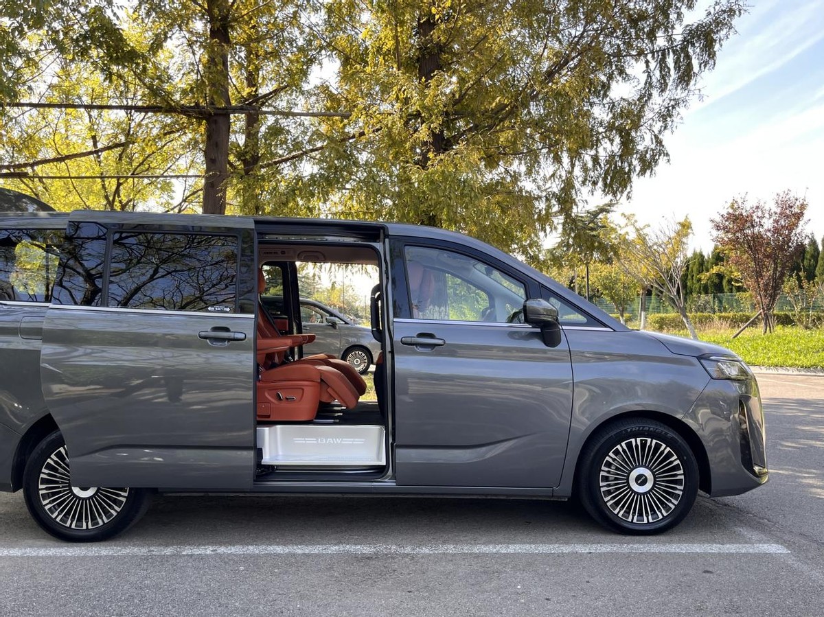 In-depth experience with the Ruisheng M8: A pragmatic MPV embodying a ...