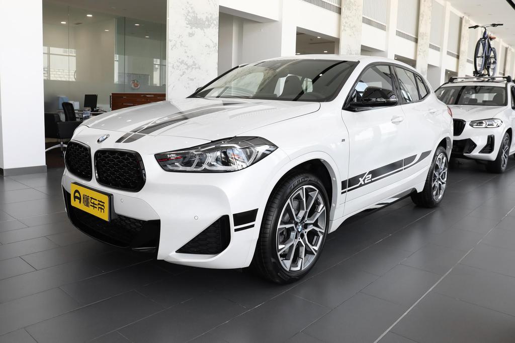 Very young and sporty BMW compact suv full of personality treasure ...