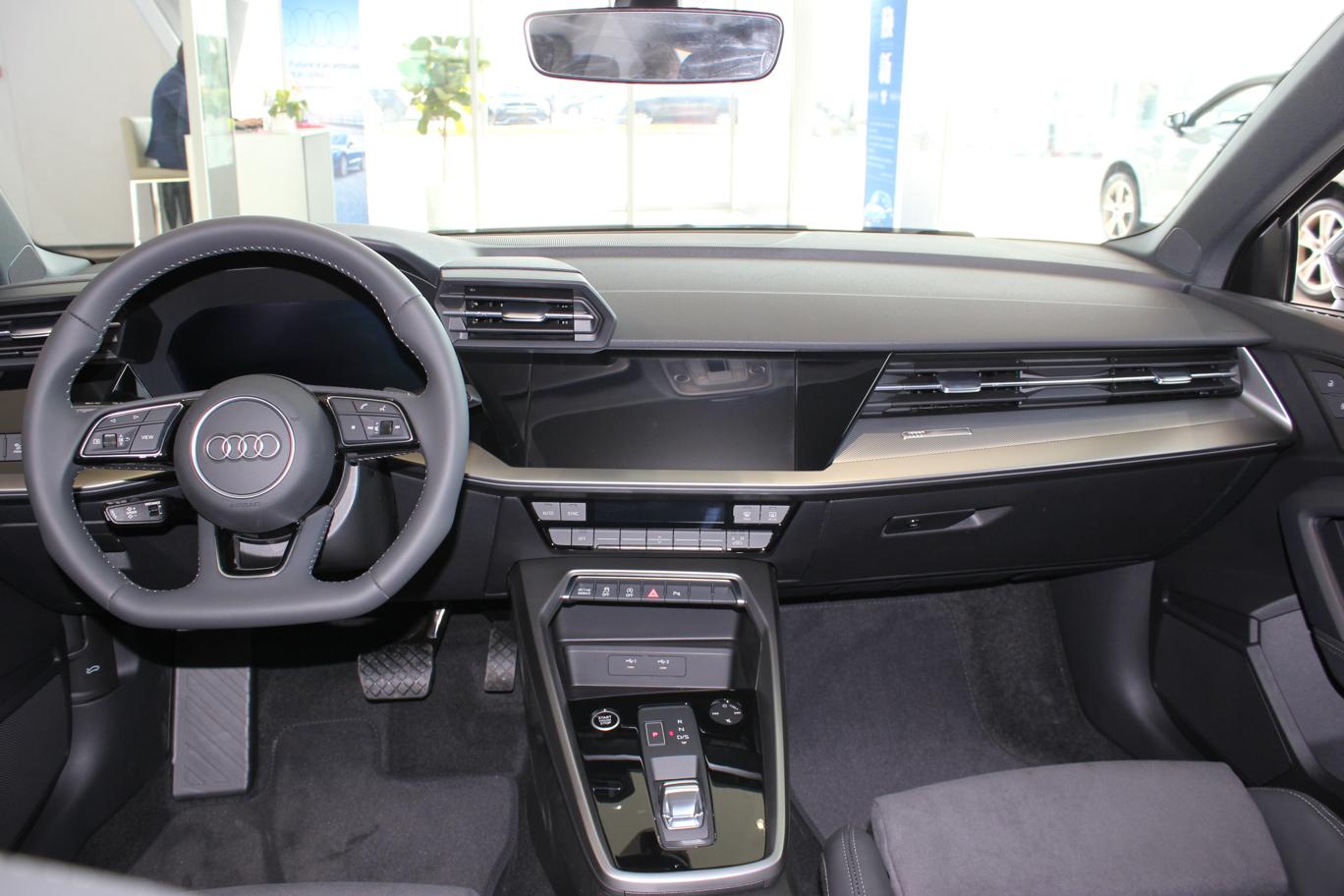 With sporty appearance and exquisite interior, is the Audi A3L suitable for young people? - iNEWS