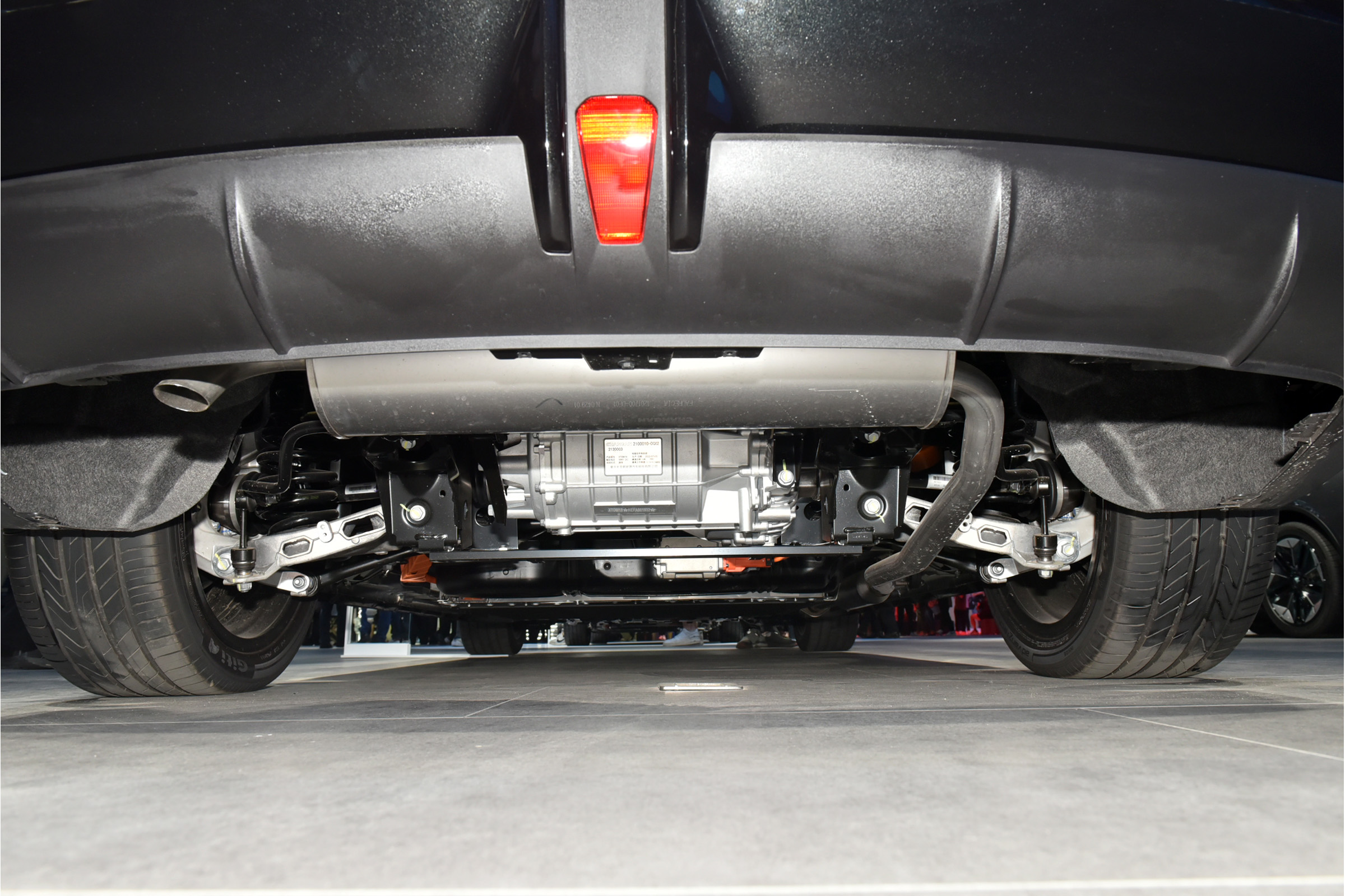 Real shot of dark blue SL03 705 pure electric version, 221,900 battery life over 700km, 6-second ...