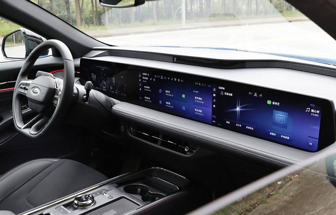 Qualcomm 8155 smart cockpit, compared with Apple CarPlay, who is more ...