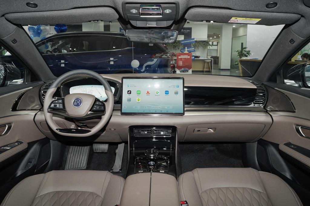 New energy plug-in hybrid flagship Han DMi exterior and interior ...