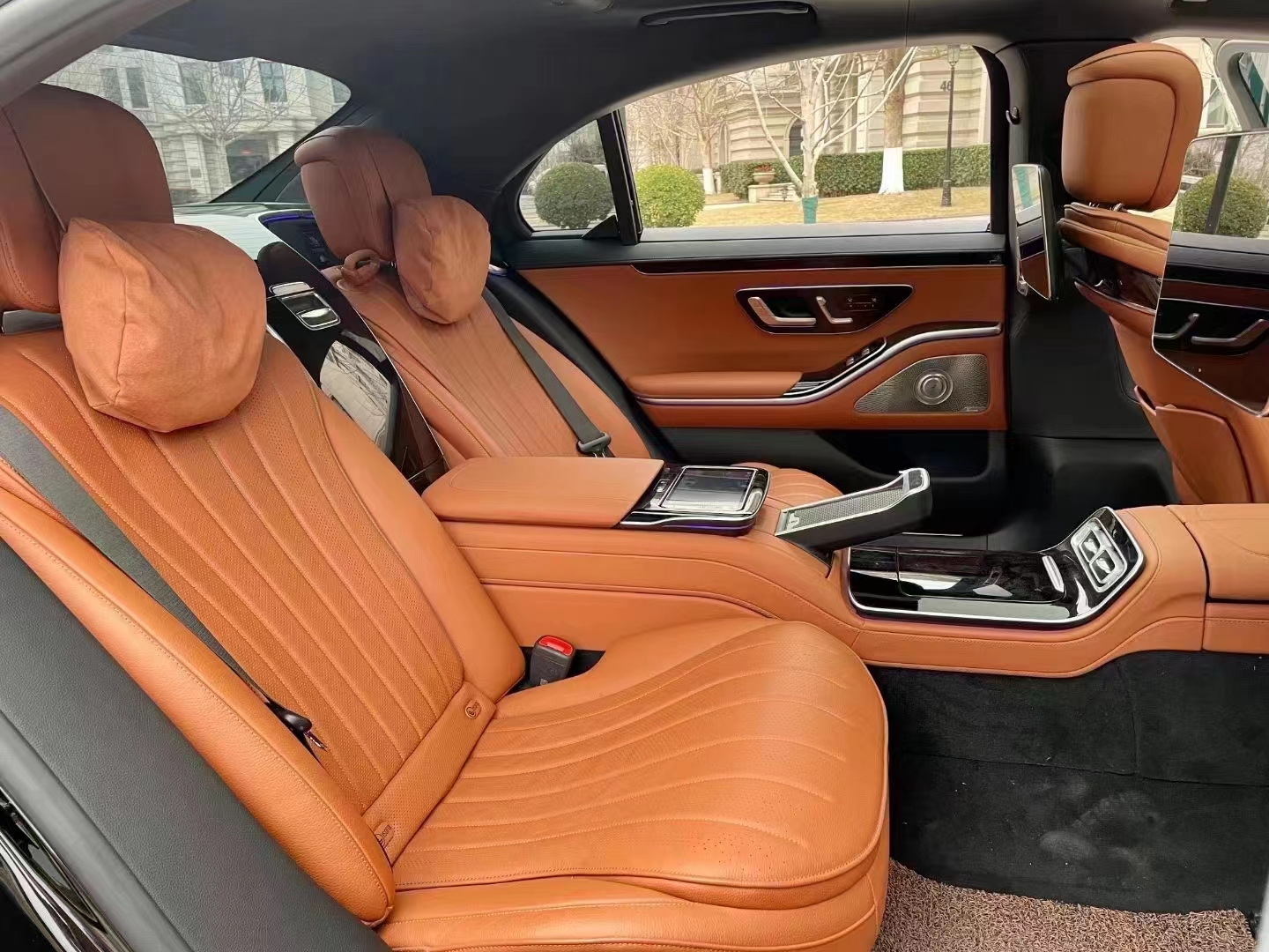 What is the difference between the modified four-seat independent seats ...