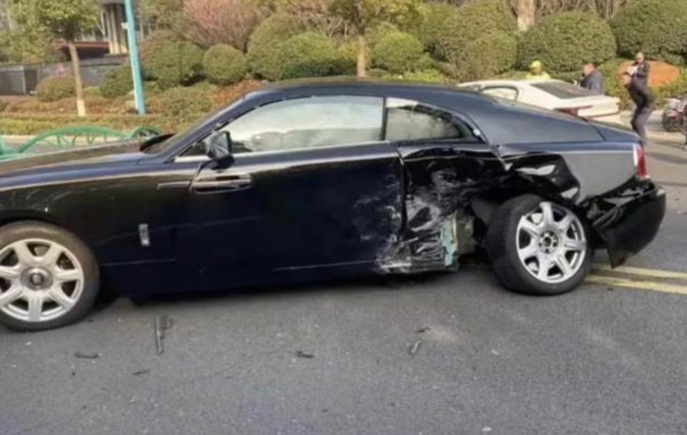 The safest crash is the most expensive!A Polestar 2 collided violently ...