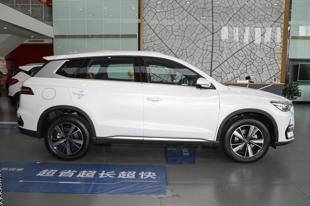 The fuel consumption of Song prodm i is 4.4 liters per 100 kilometers in the state of power loss ...