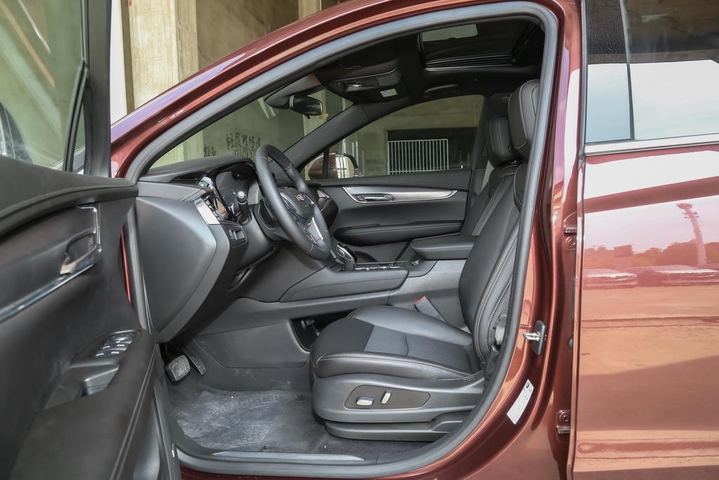 XT5 American representative car - iNEWS