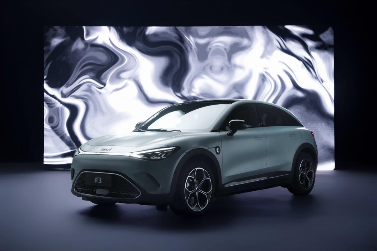 smart "Smart and Surprising City Tour" themed parade embraces the West ...