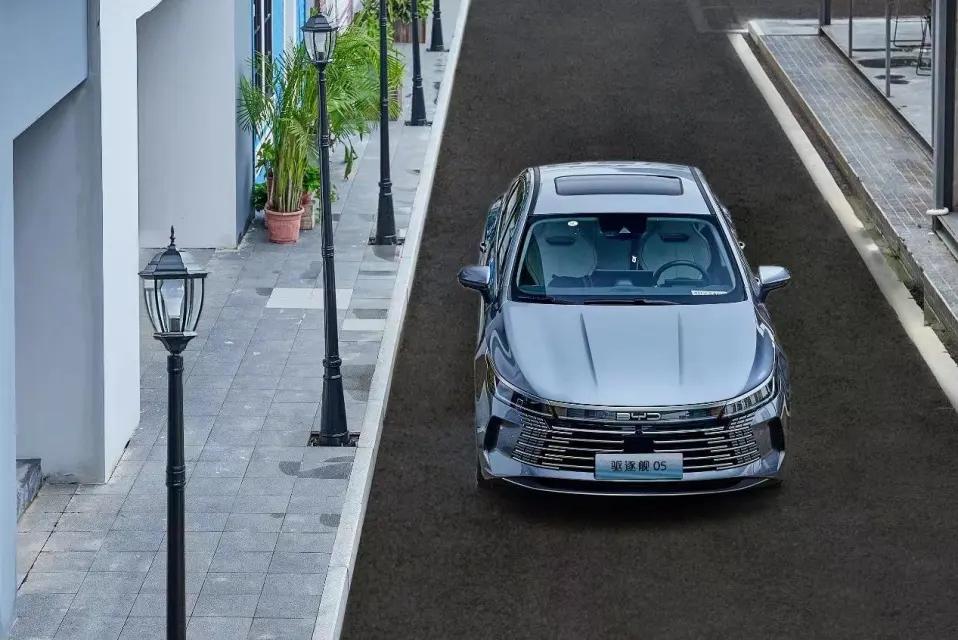 Ultra-low car cost, BYD Destroyer 05 refuses sweet burden - iNEWS