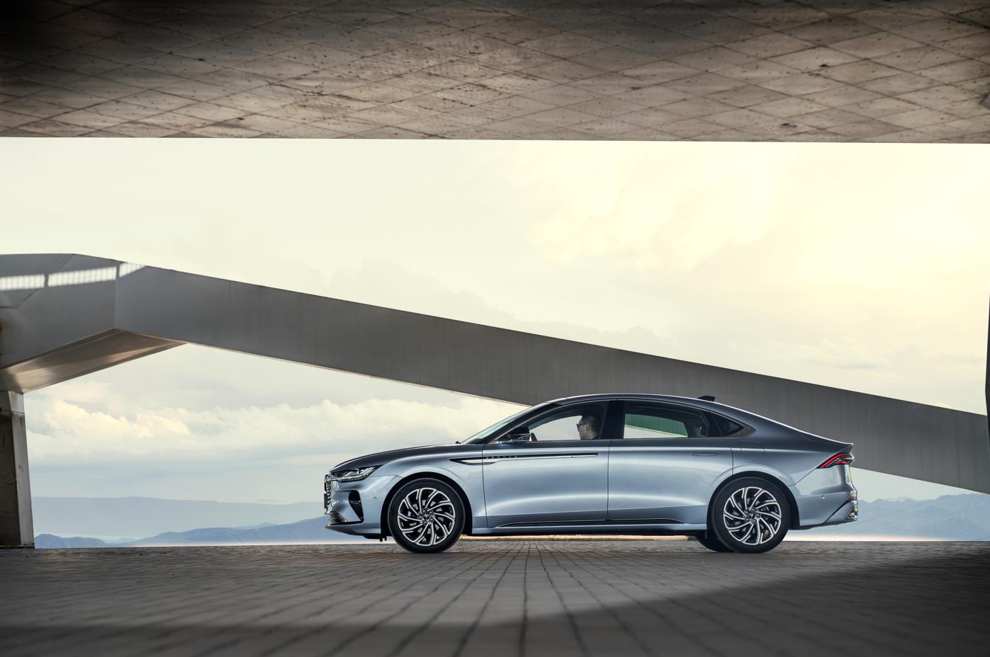 New Lincoln Z: Hey, I have everything you want! - iNEWS