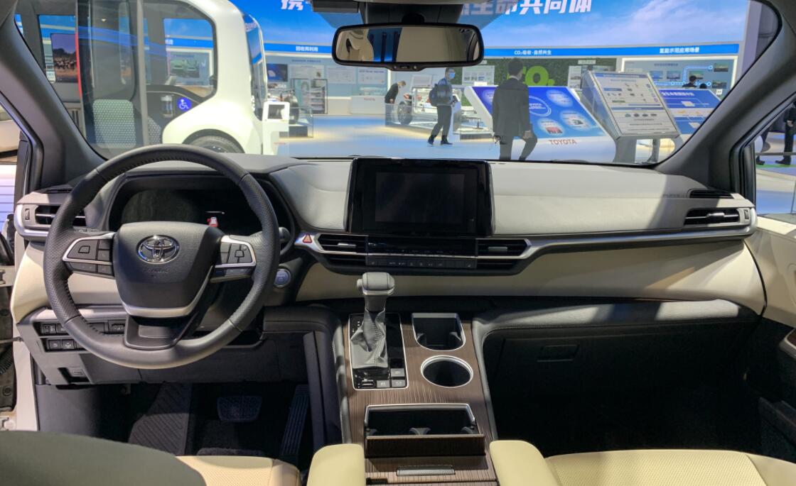 Toyota Saina's Welfare Edition is here, with a 2.5L hybrid, with a ...