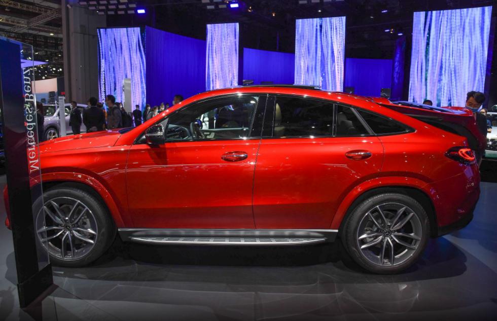 Fastback body design, hanging Mercedes-Benz logo, 2022 Mercedes-Benz ...