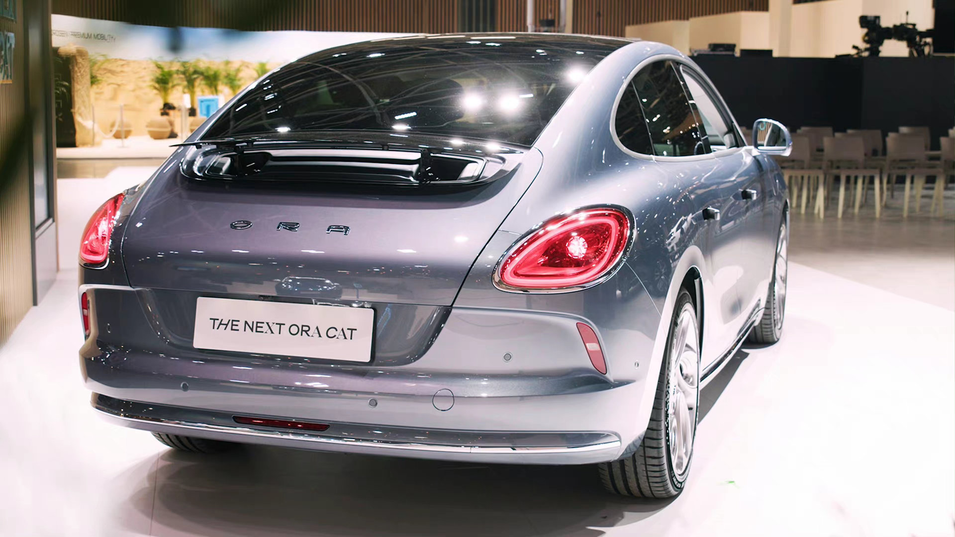 Lightning cat debut: frameless door breaks 100 in 4 seconds, electric ...