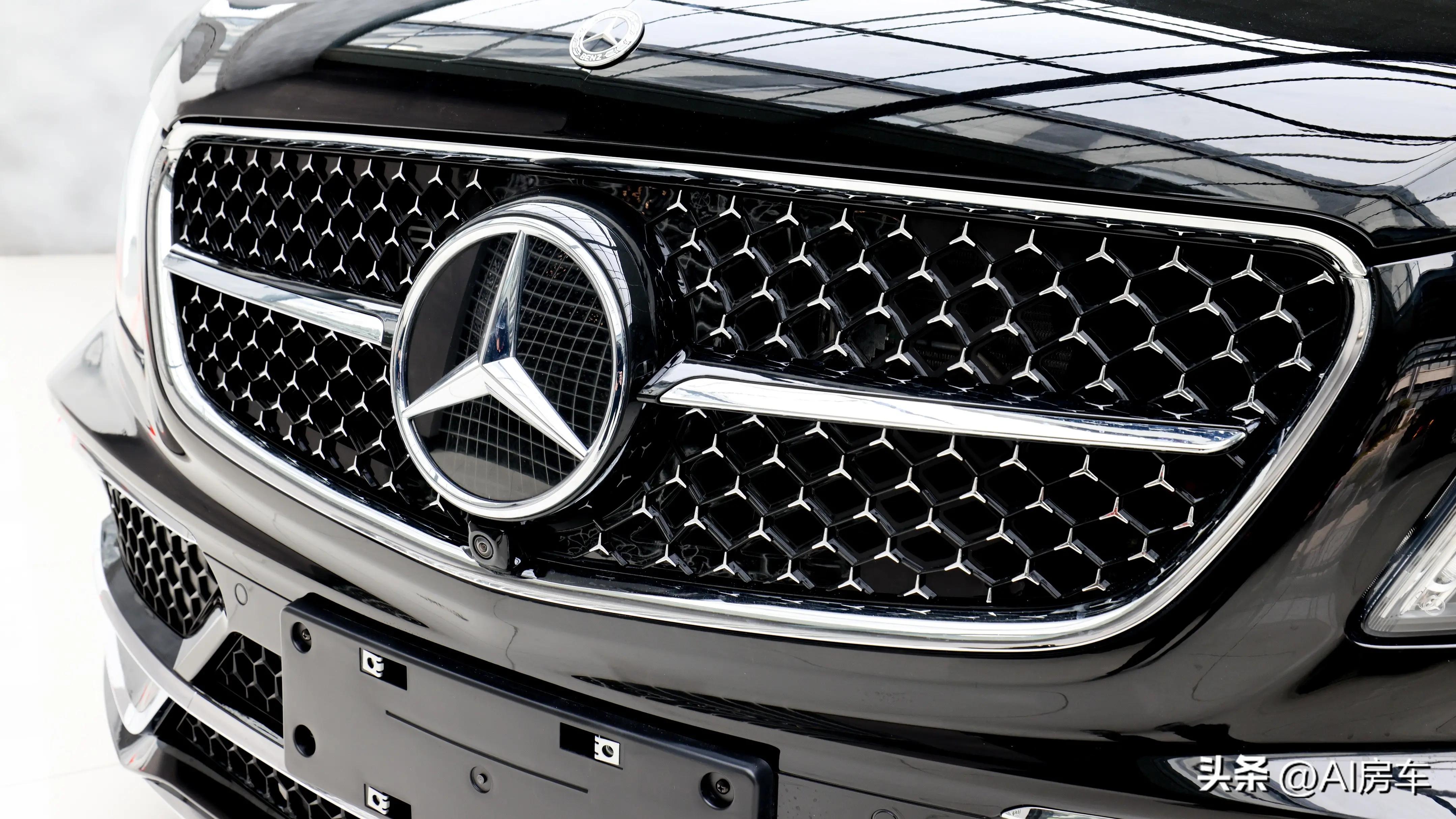 Nearly 5 meters long and 4 with 2.0T+9AT Mercedes-Benz MPV real shot!Who is stronger than ...