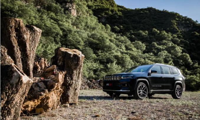 Loyal to the heart of off-road - forever Jeep commander - iNEWS