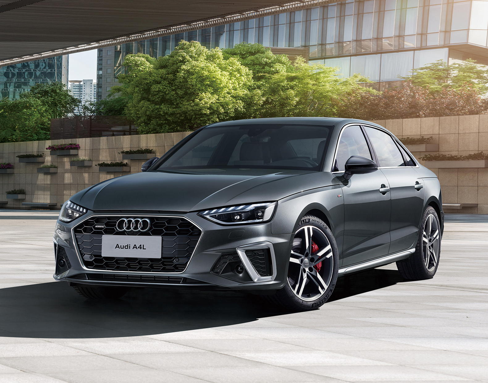 Audi A4L, make yourself stronger - iNEWS