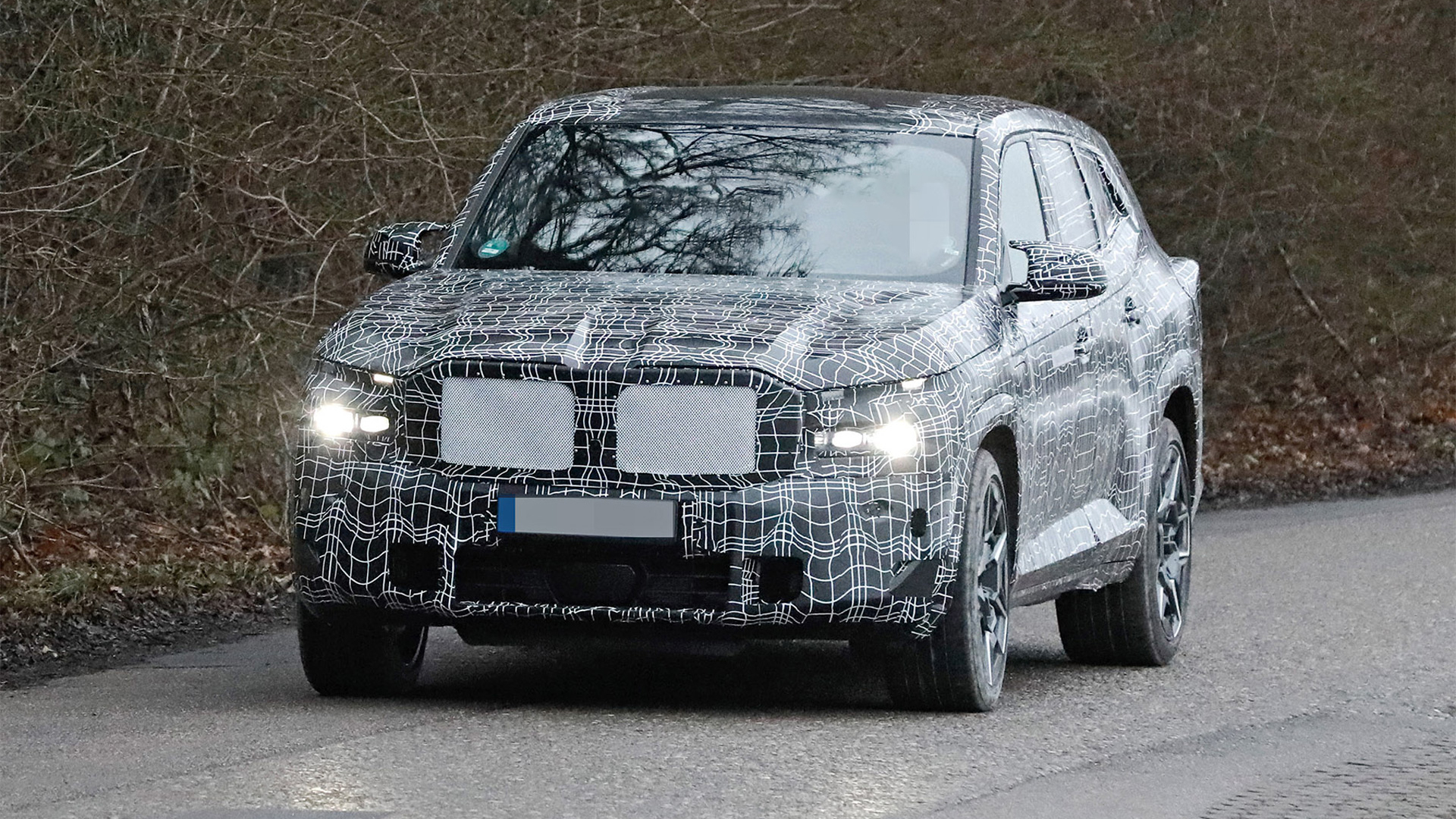 BMW XM mass production version of camouflage car exposed, V8 engine ...