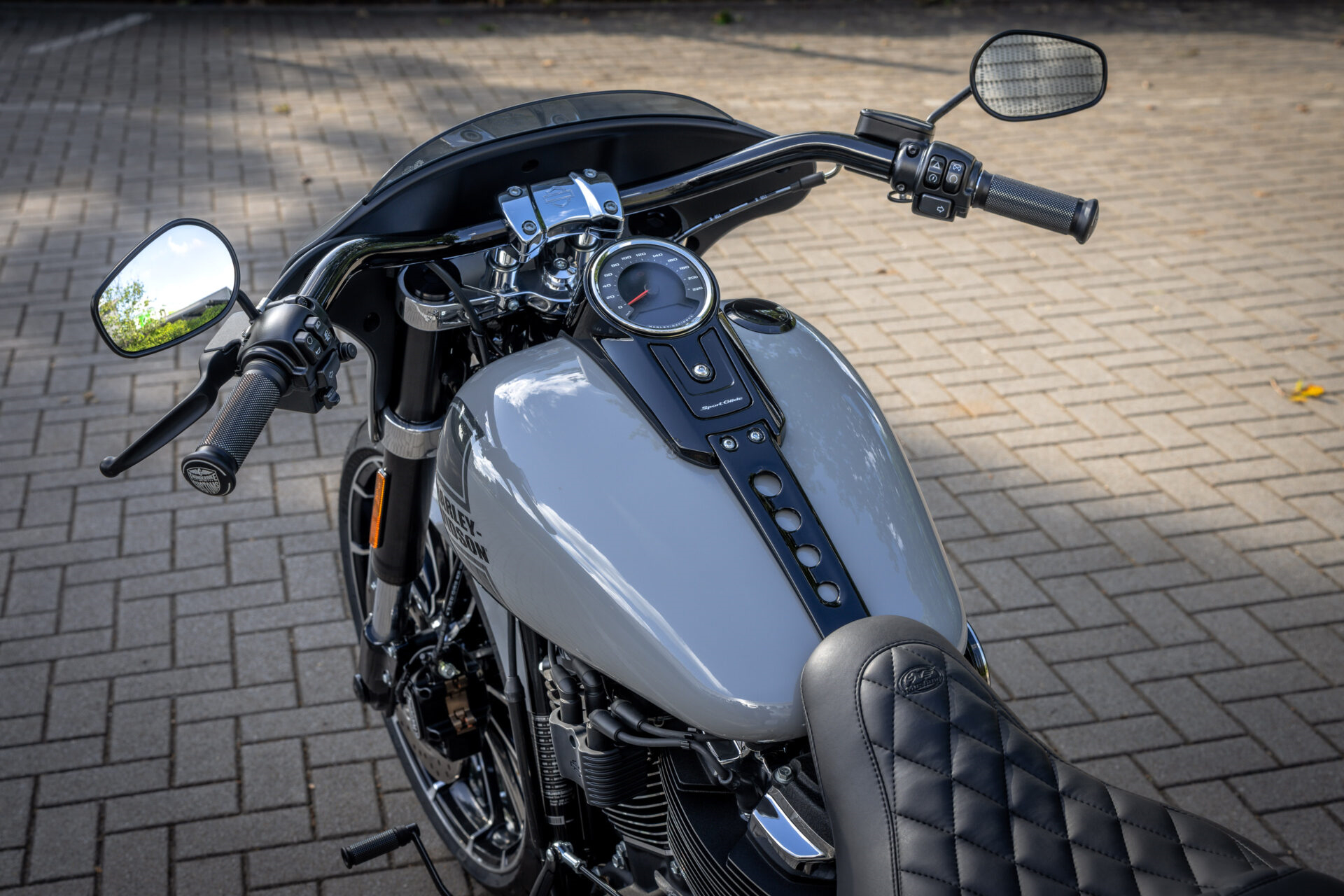 "Grey Glide" Harley-Davidson Atom Glide - iNEWS