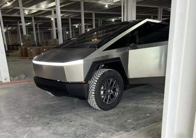 Tesla Cybertruck production version spy photos exposed!Large size AT ...